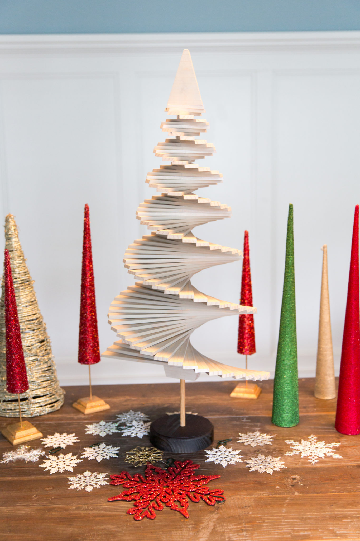 How To Make a Wooden Christmas Tree - wadeworkscreative.com
